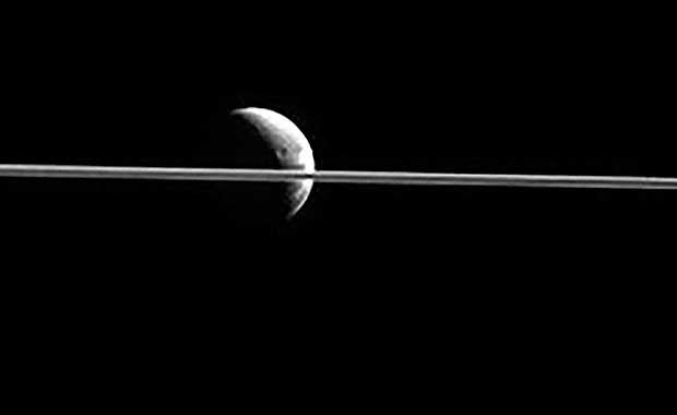 NASA Releases Stunning Photos of Saturn 'Cutting' Its Moon in Half ...