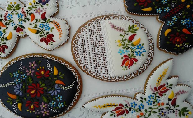 Chef Turns Ordinary Cookies Into Stunning Works of Embroidery Art ...