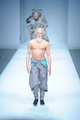 80-Year-Old Model Proves Age Is Nothing by Rocking the Runway - Your ...